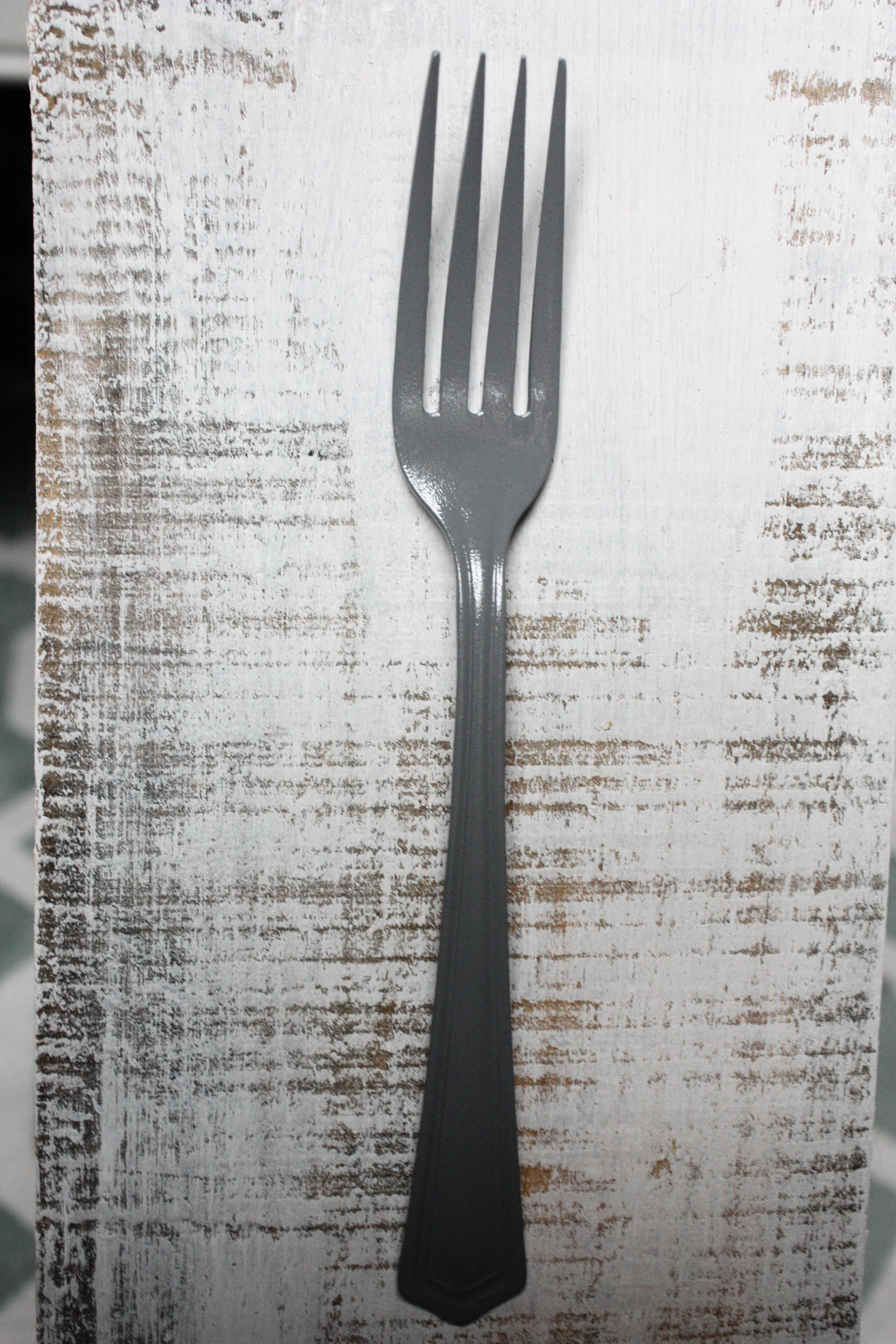 DIY Kitchen Wall Art {Using Random Forks} - Re-Fabbed