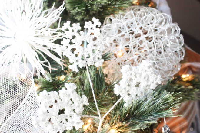 How to Decorate a Christmas Tree from Start to Finish {the EASY way ...