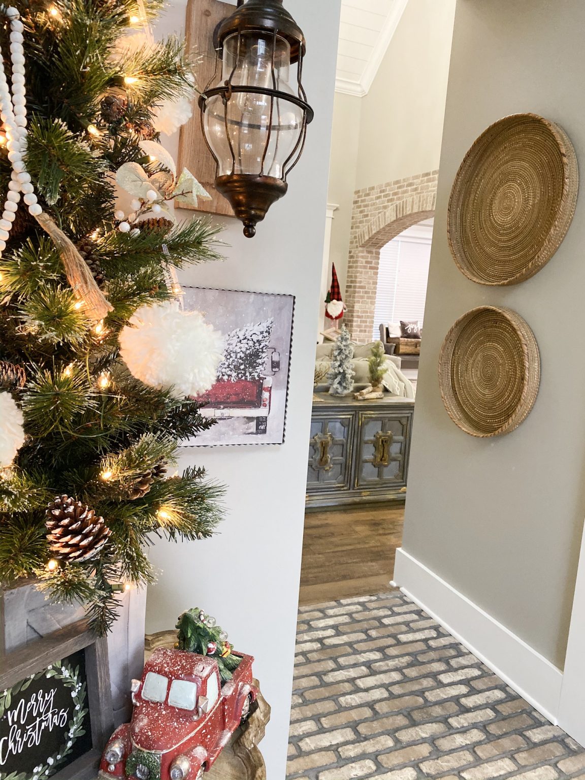 A simple Christmas entryway - Re-Fabbed