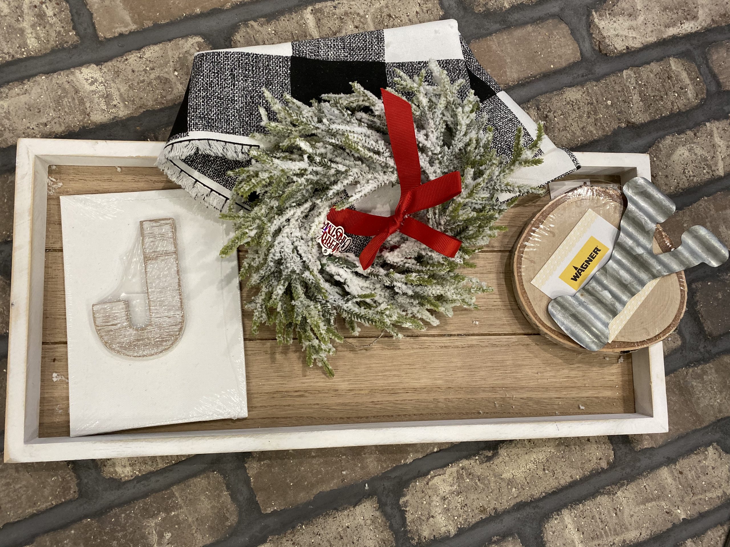 How to make a simple Joy Christmas Sign - Re-Fabbed