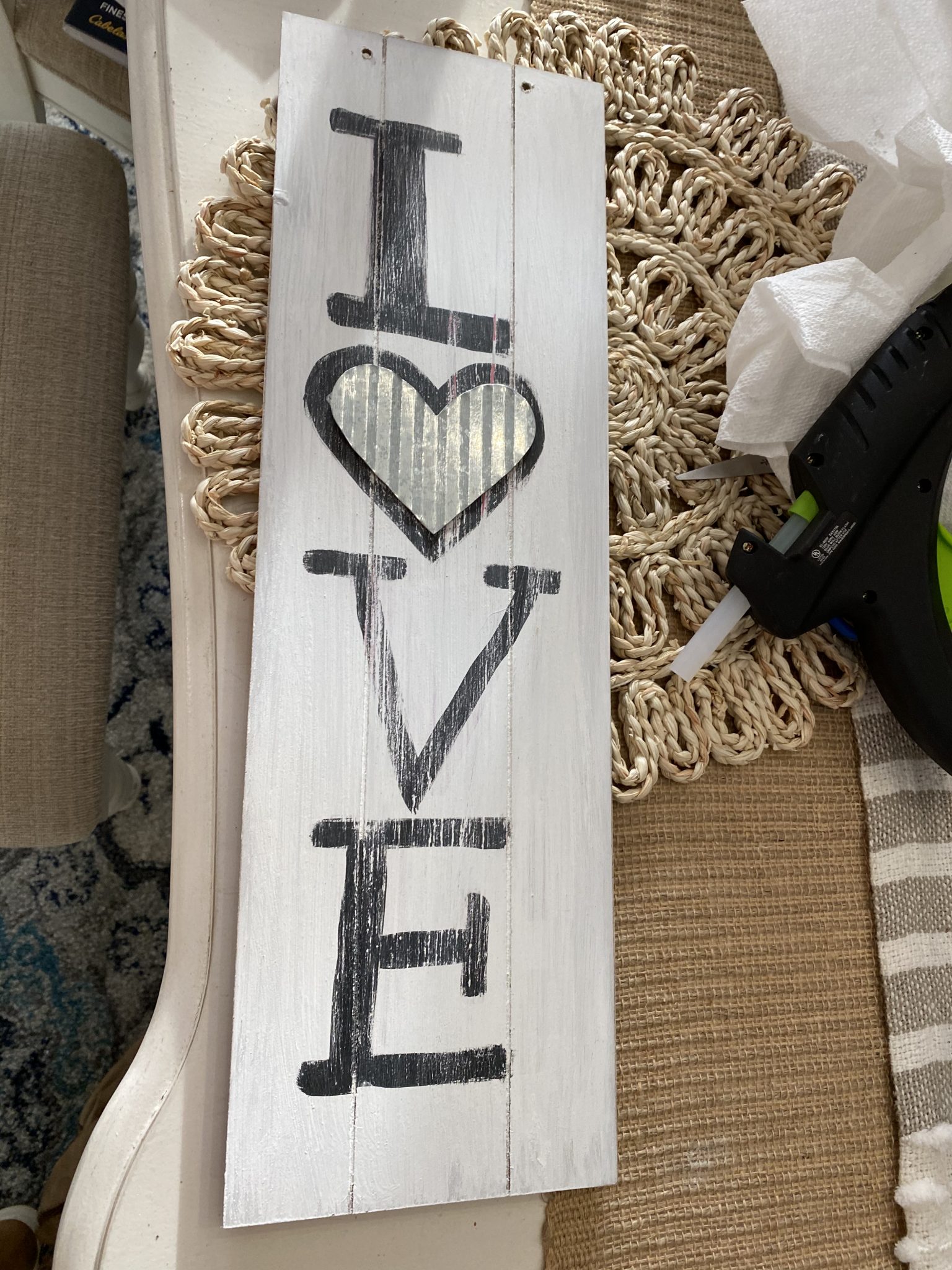 Dollar Tree Valentine Sign Makeover - Re-Fabbed