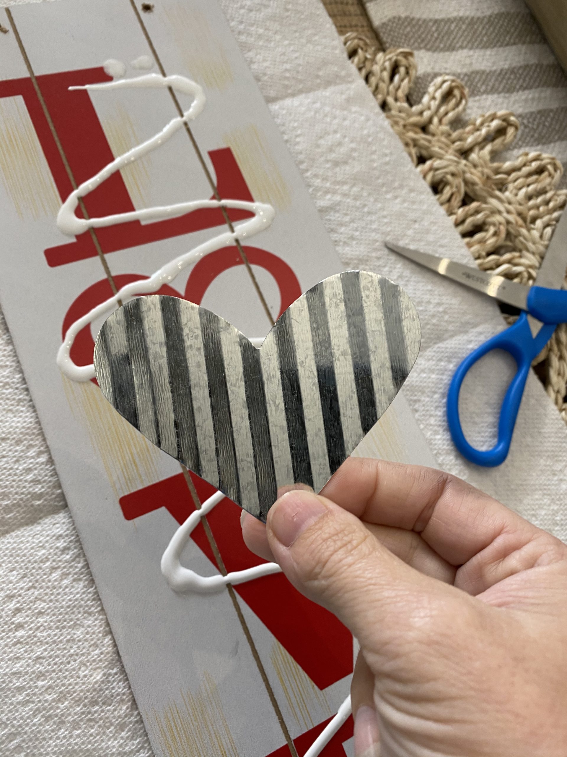 Dollar Tree Valentine Sign Makeover - Re-Fabbed