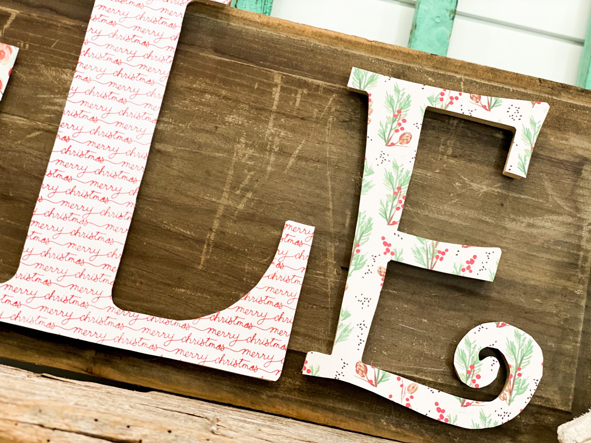 diy Christmas mod podge sign - Re-Fabbed