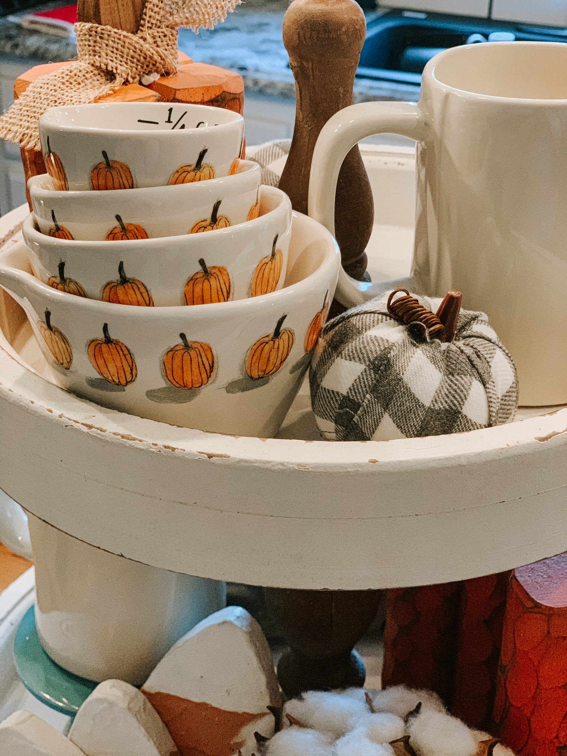 How to style a Fall tiered tray - Re-Fabbed