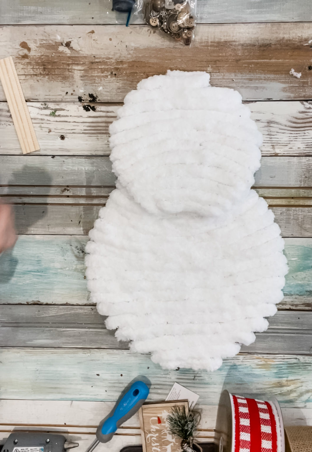 diy Dollar Tree splatter screen snowman - Re-Fabbed