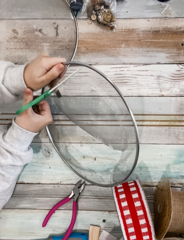 diy Dollar Tree splatter screen snowman - Re-Fabbed