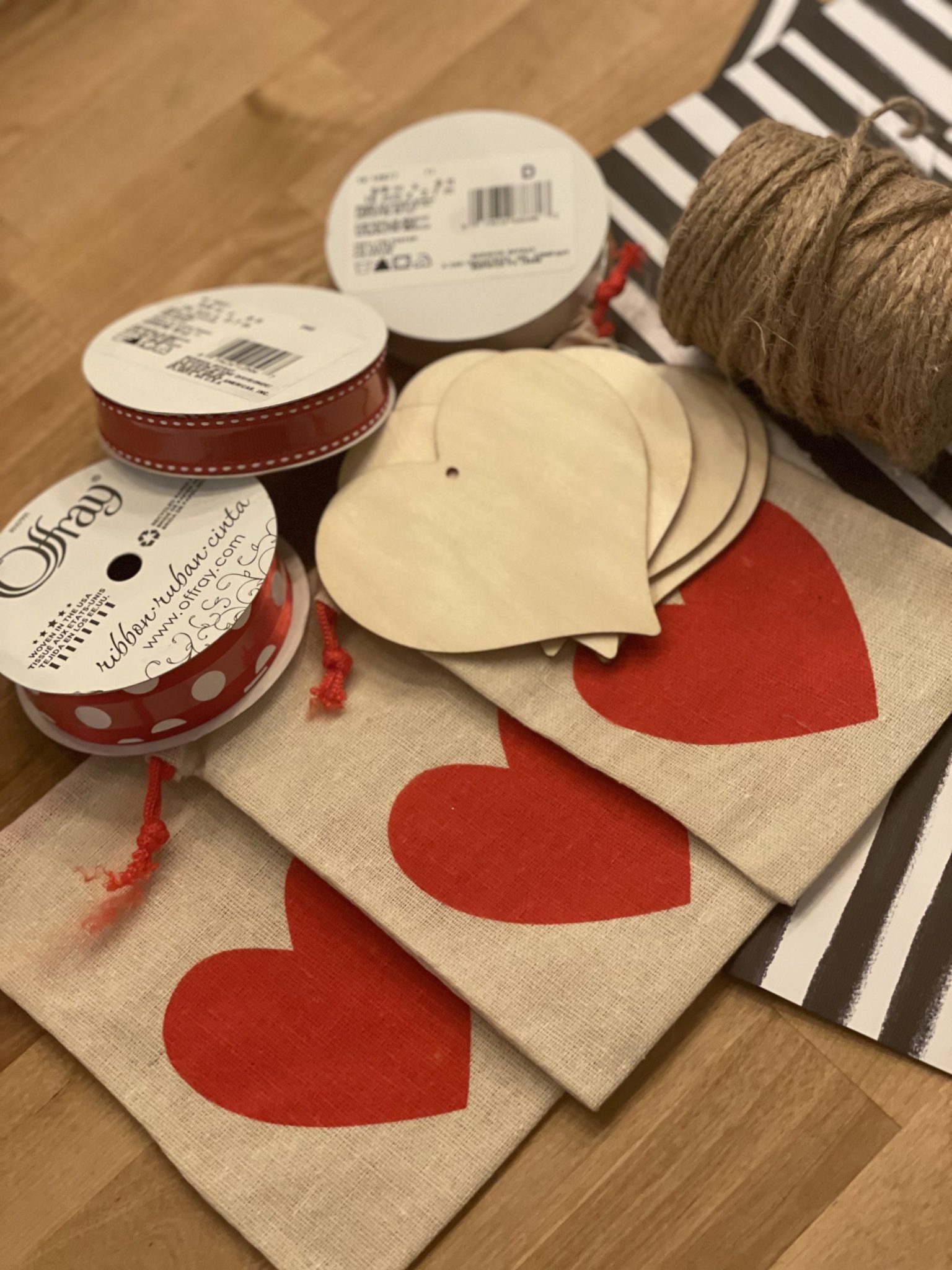 diy Dollar Tree Valentines banner - Re-Fabbed