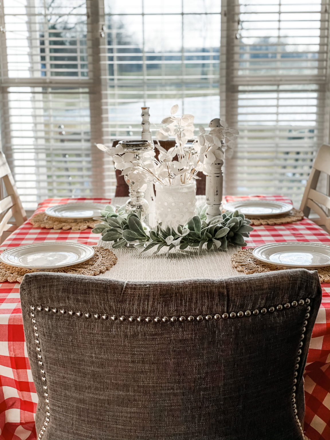 simplistic dining room - Re-Fabbed