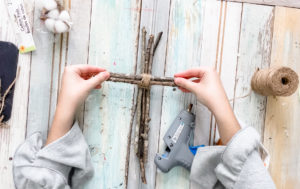 diy $2 cross made from sticks - Re-Fabbed