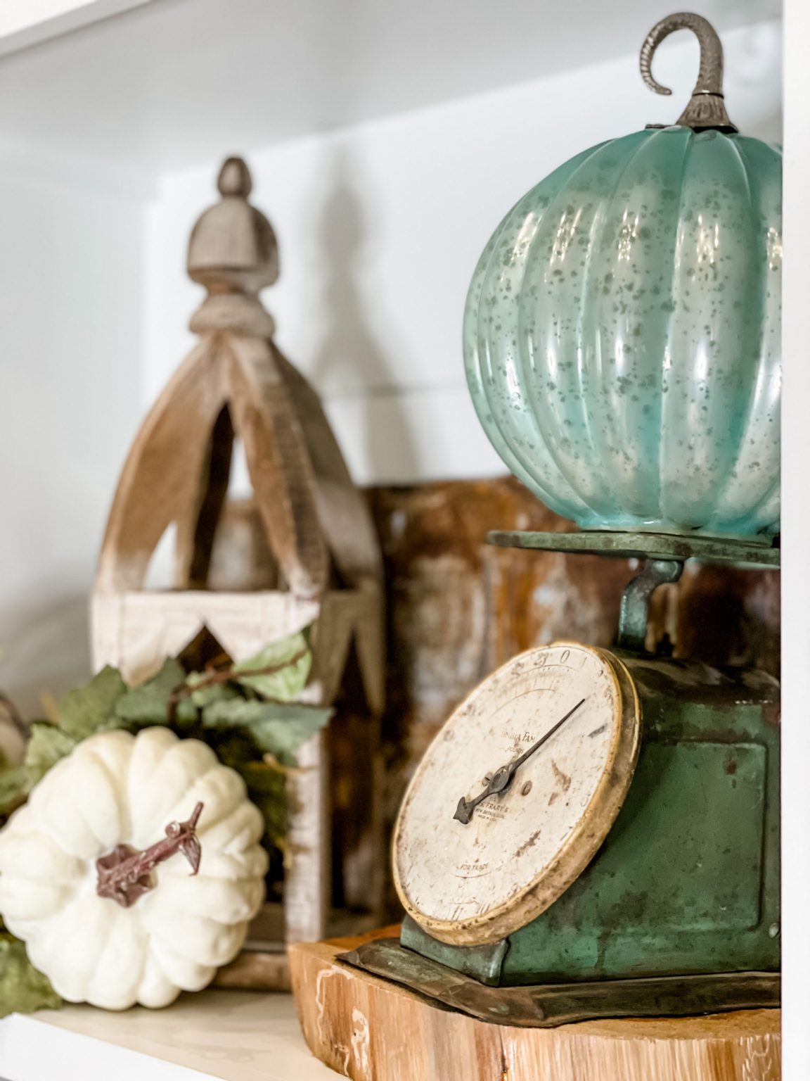 styling built-in shelving for Fall - Re-Fabbed