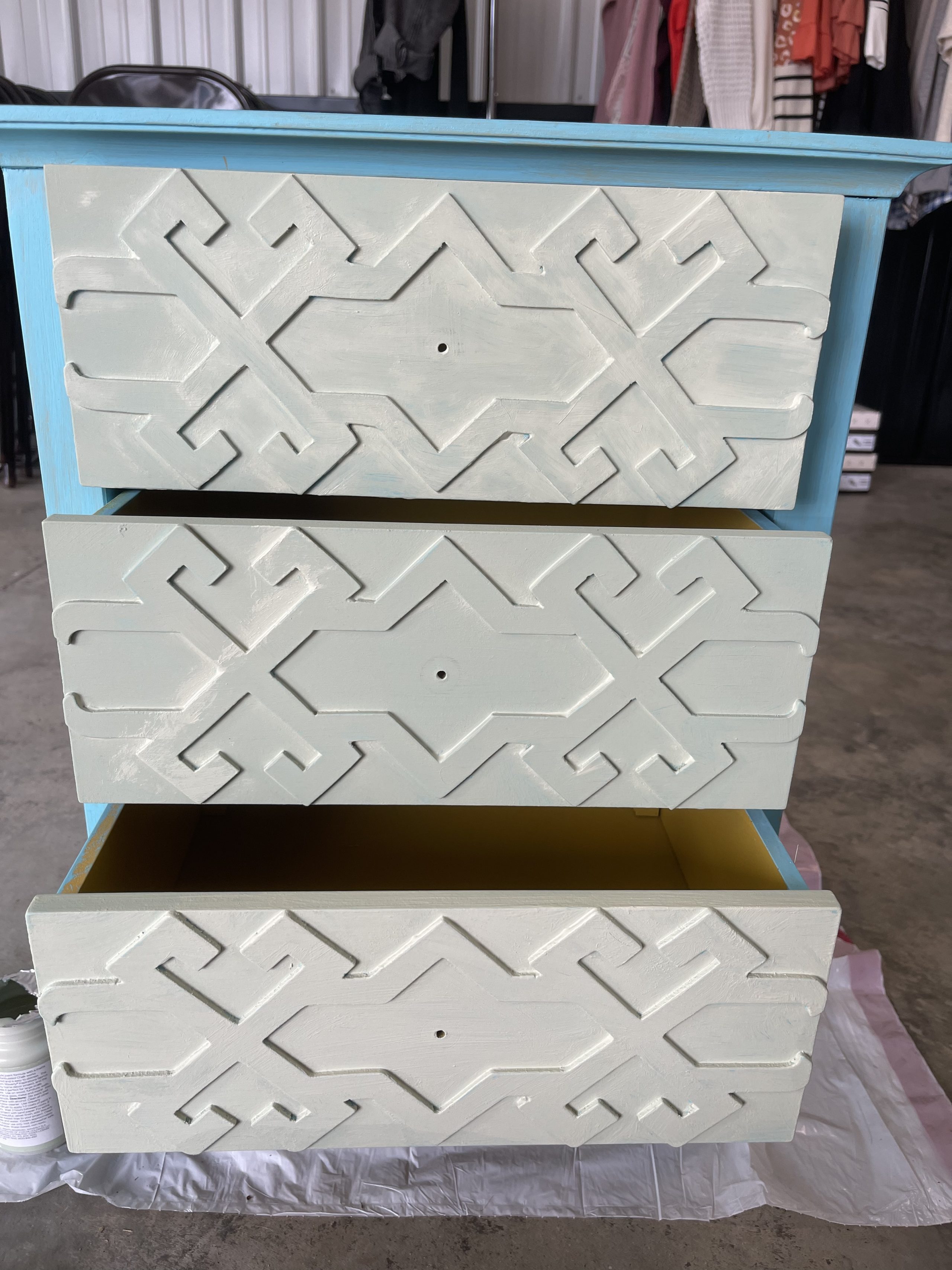 Cheap and Easy Side Table Makeover using Chalk Paint - Re-Fabbed