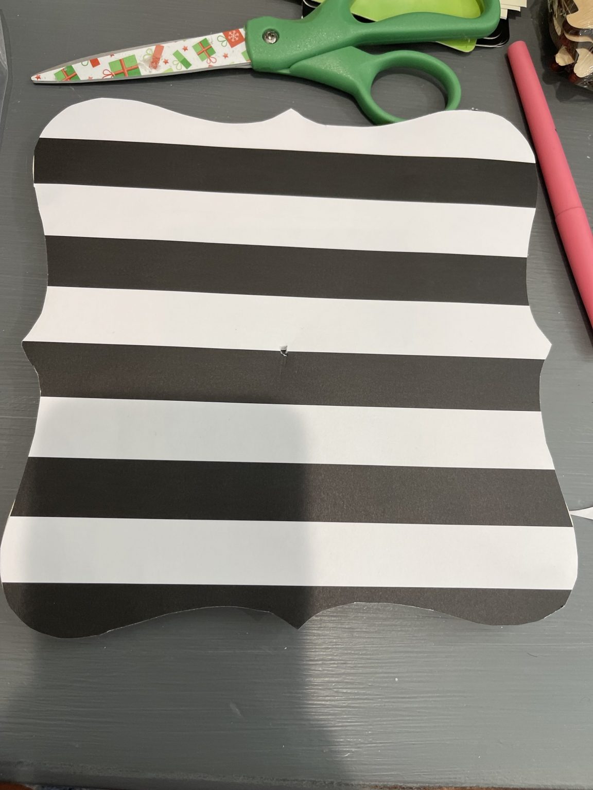 DIY Dollar Tree Halloween Picture Frame - Re-Fabbed