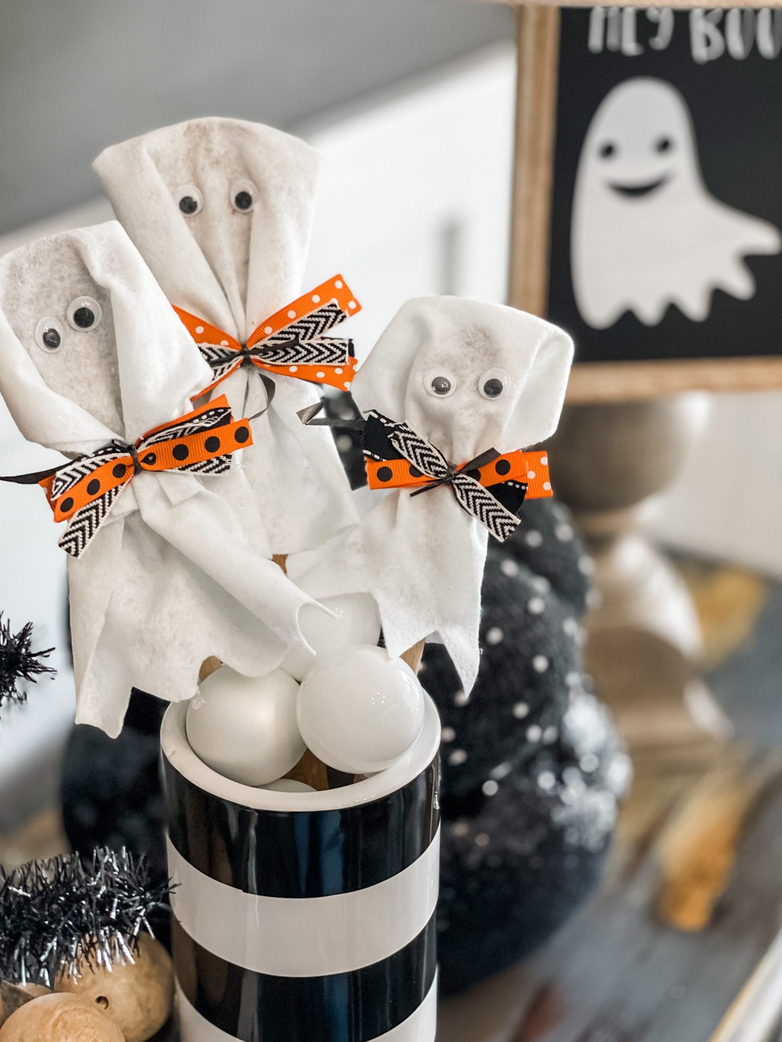 Easy DIY Ghost Craft for Halloween - Re-Fabbed
