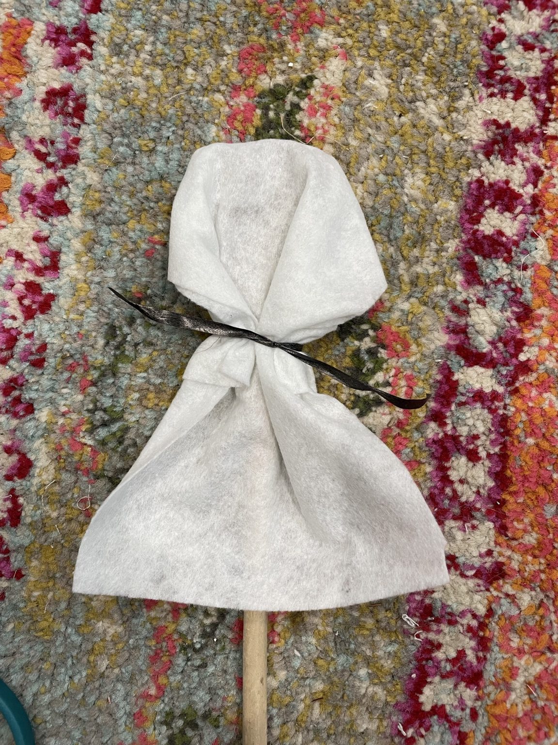 Easy DIY Ghost Craft for Halloween - Re-Fabbed