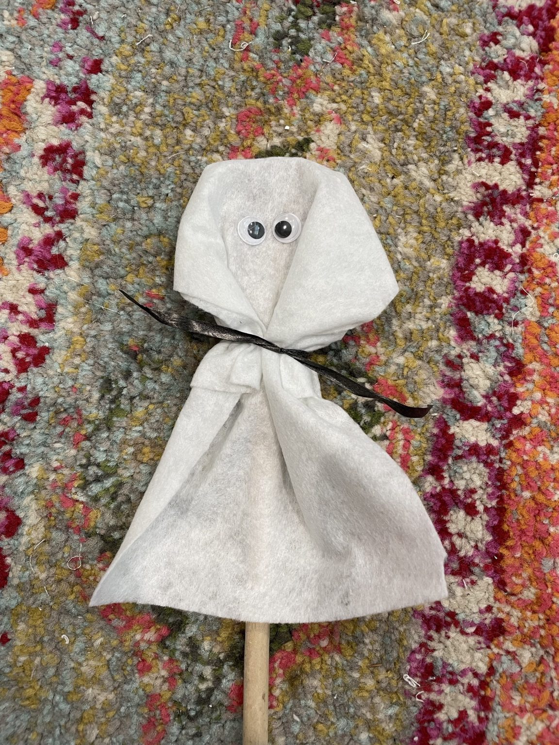 Easy DIY Ghost Craft for Halloween - Re-Fabbed