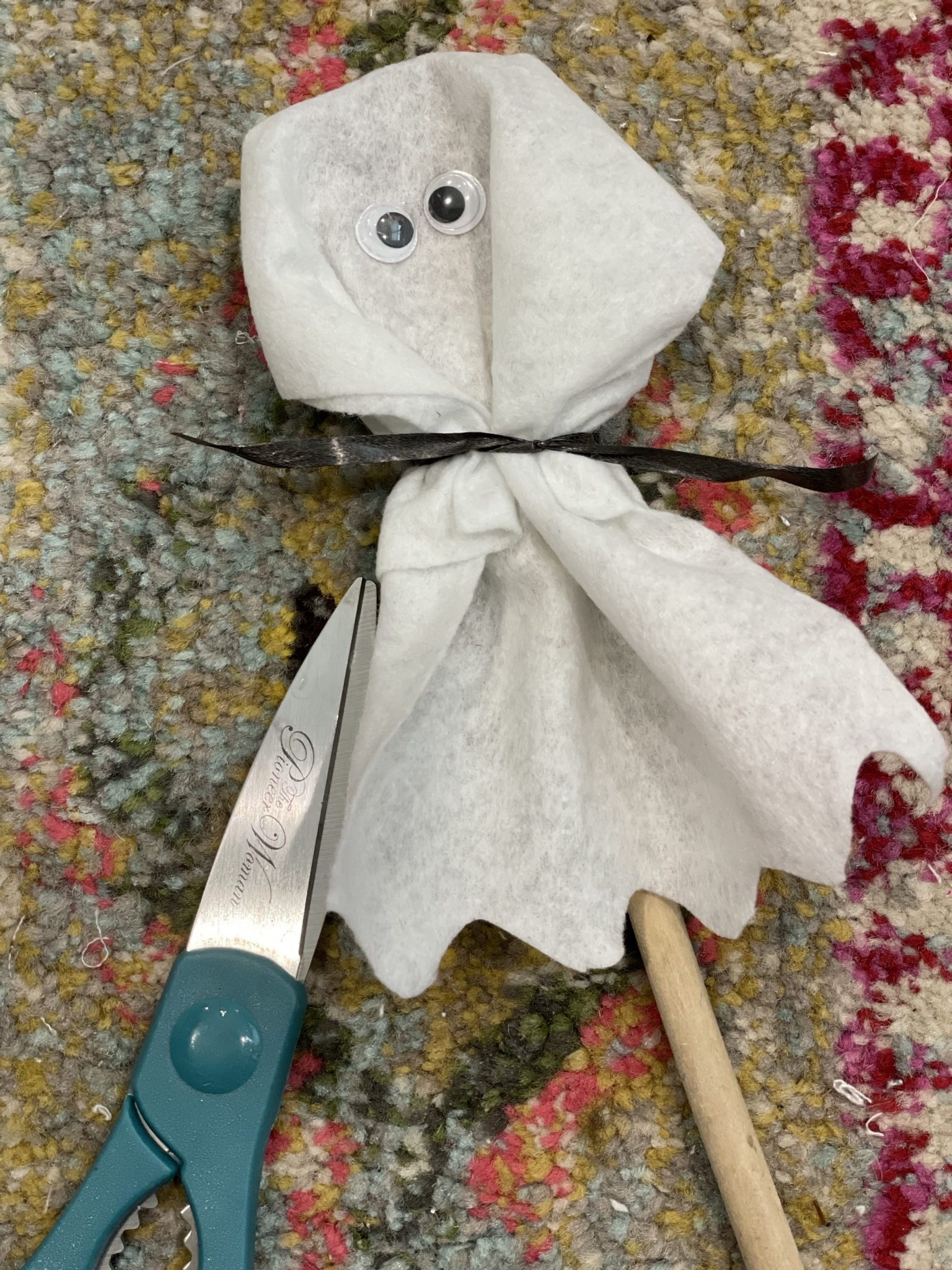 Easy DIY Ghost Craft for Halloween - Re-Fabbed