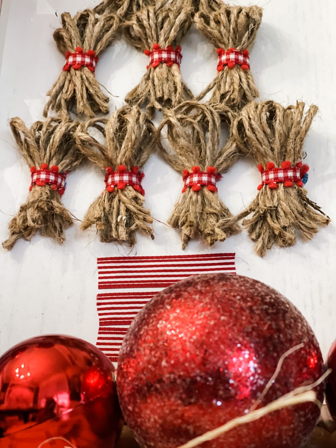 diy tassel Christmas tree - Re-Fabbed