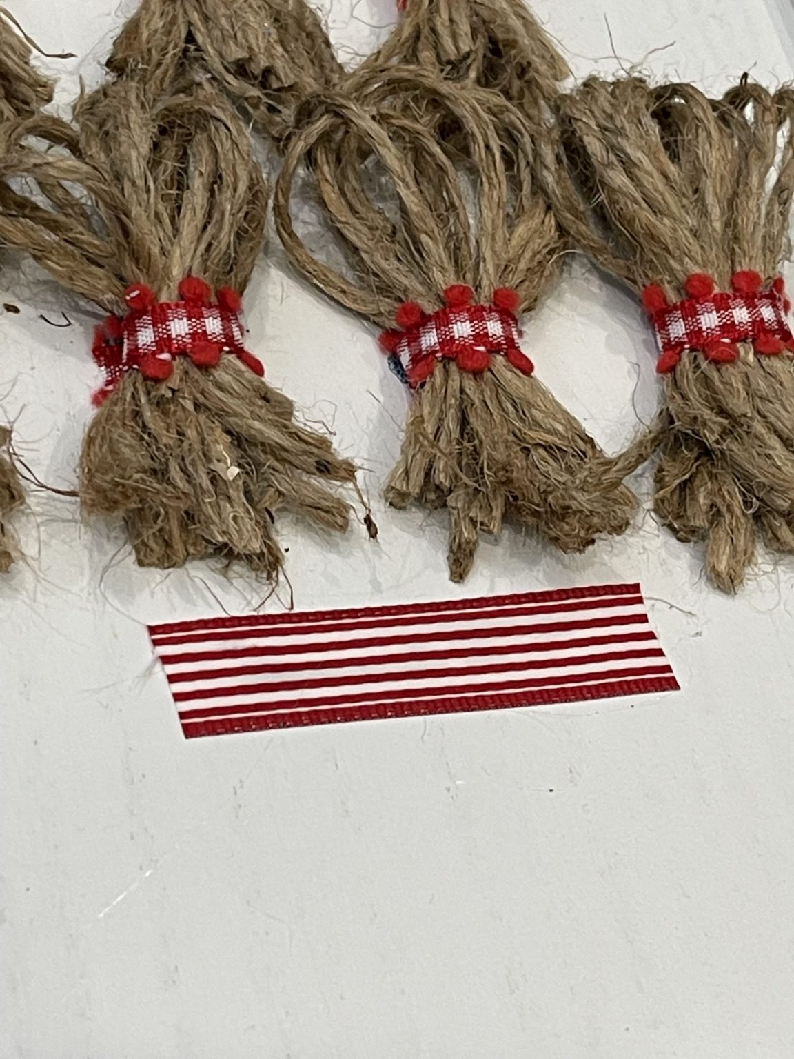 diy tassel Christmas tree - Re-Fabbed