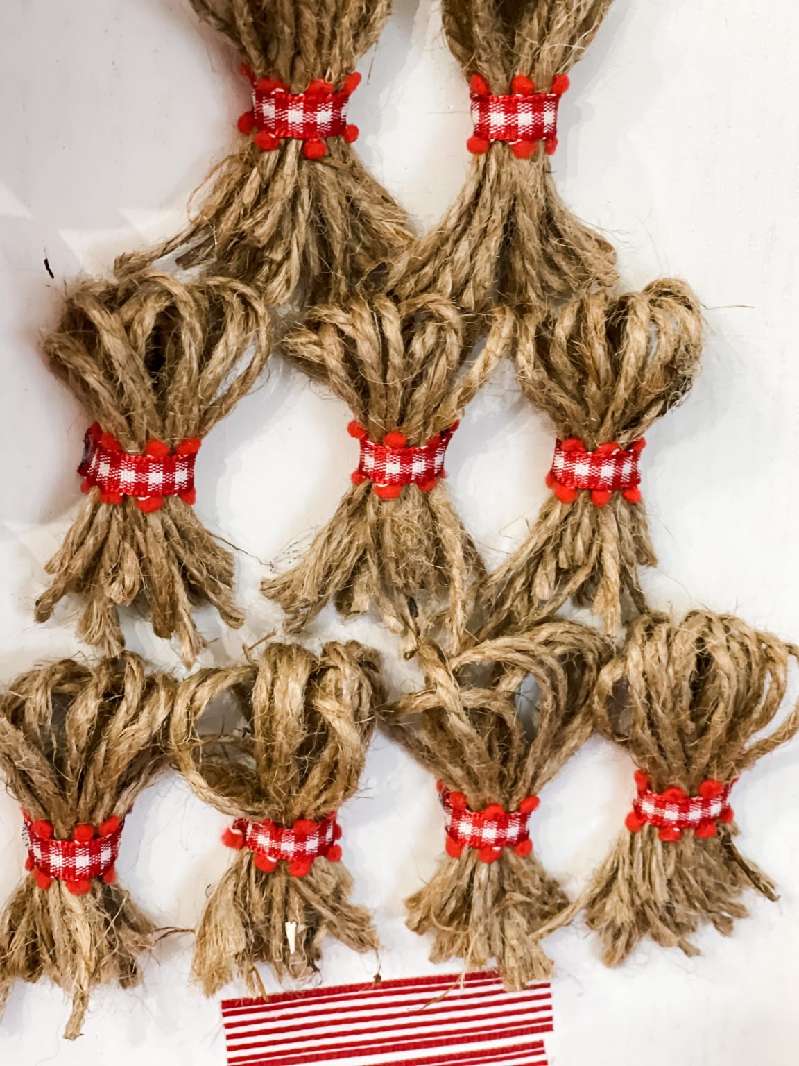 diy tassel Christmas tree - Re-Fabbed