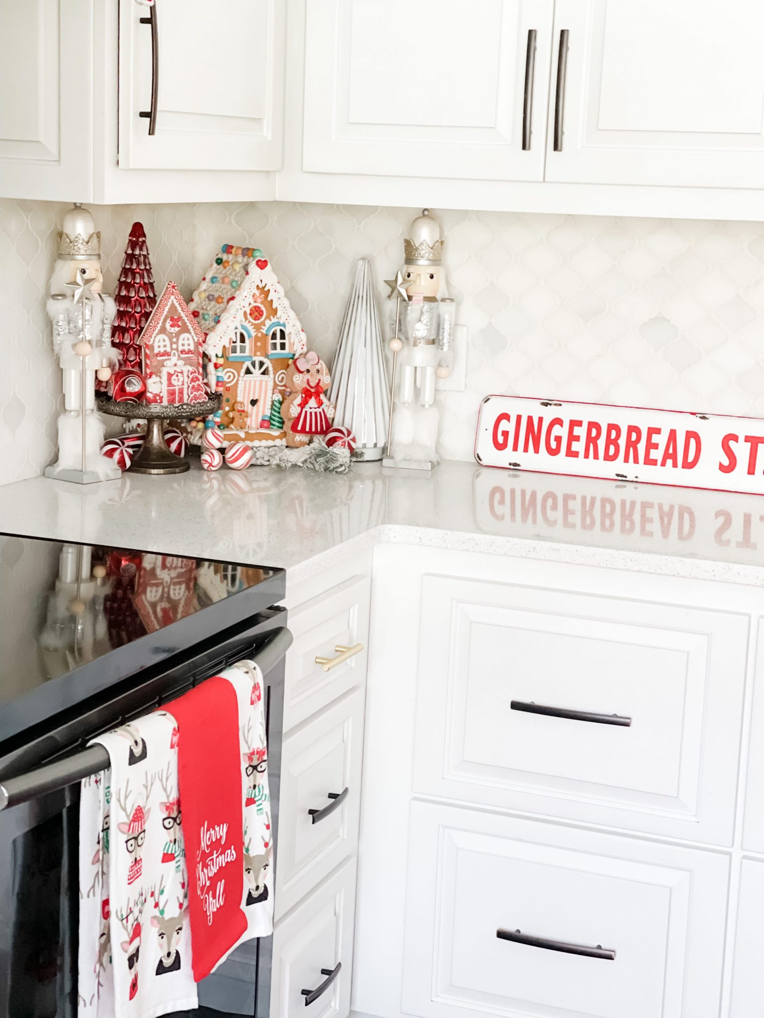A gingerbread Christmas kitchen - Re-Fabbed