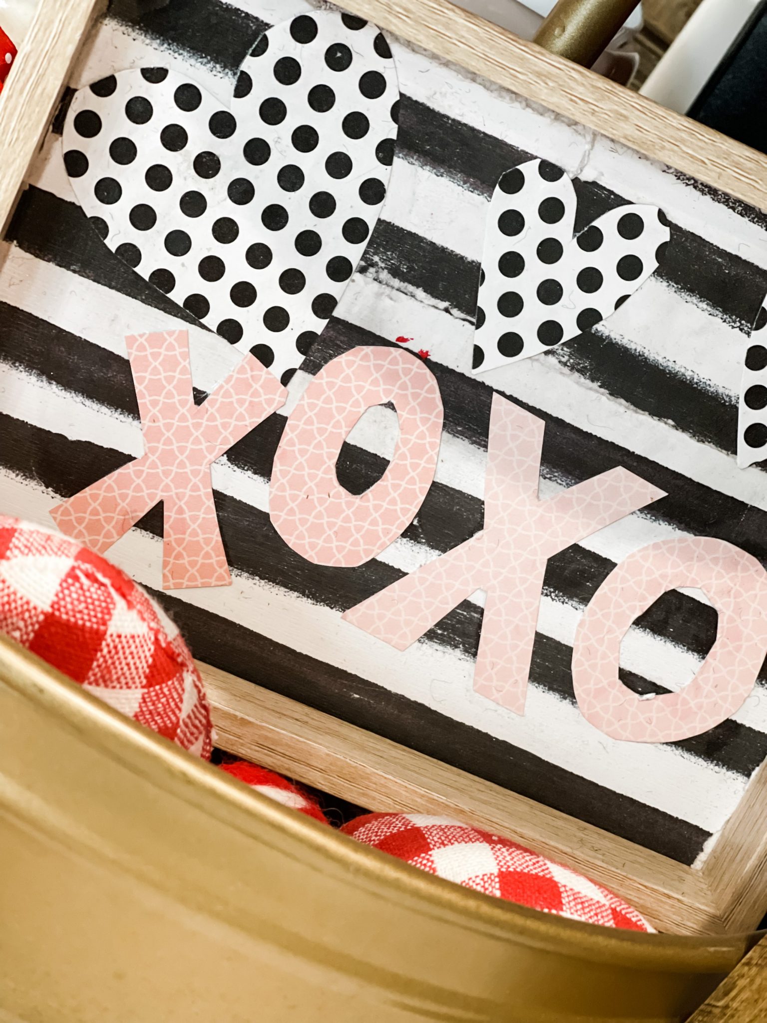 dollar tree sign makeover for valentine's day - Re-Fabbed