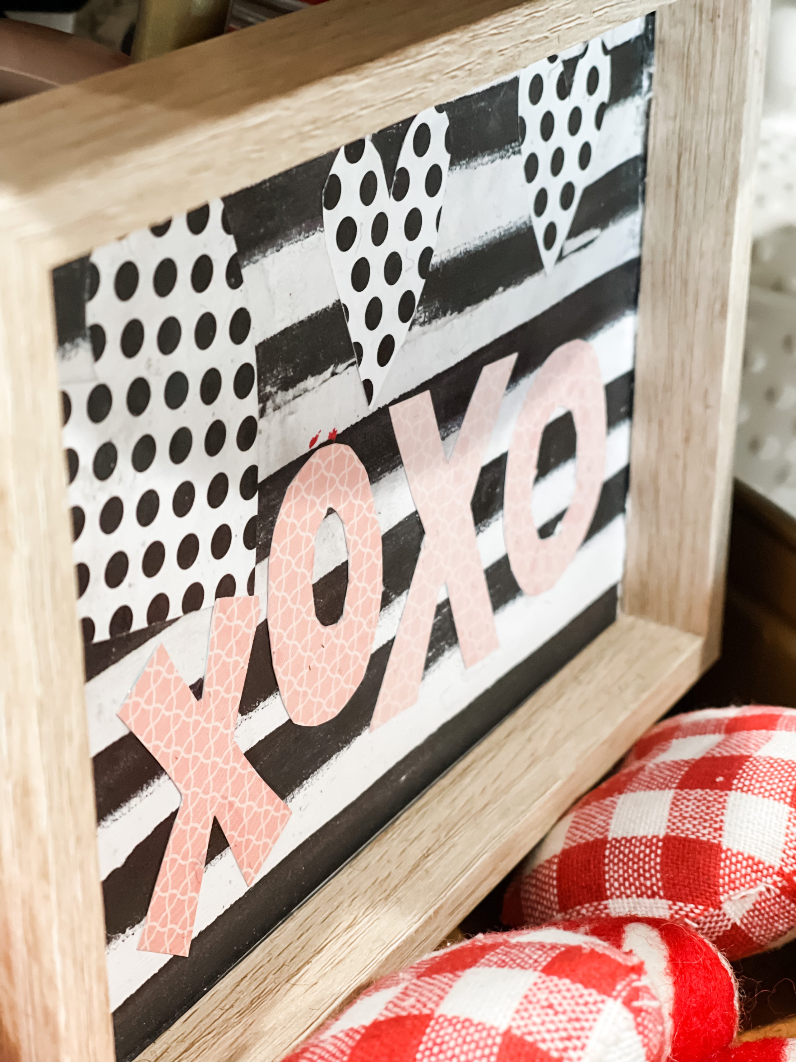 dollar tree sign makeover for valentine's day - Re-Fabbed