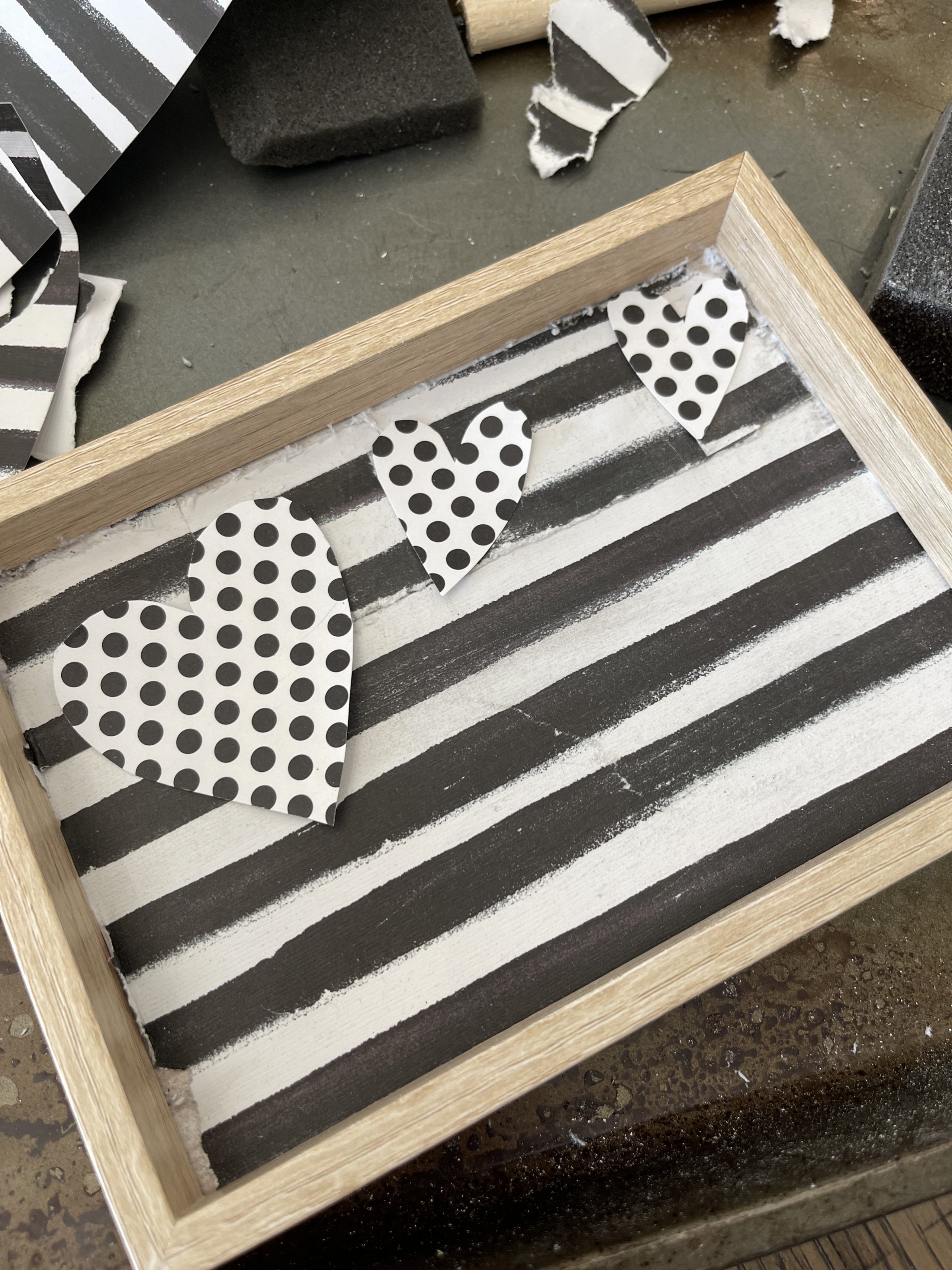 dollar tree sign makeover for valentine's day - Re-Fabbed