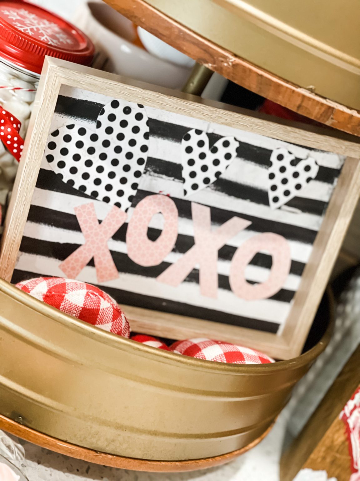 dollar tree sign makeover for valentine's day - Re-Fabbed