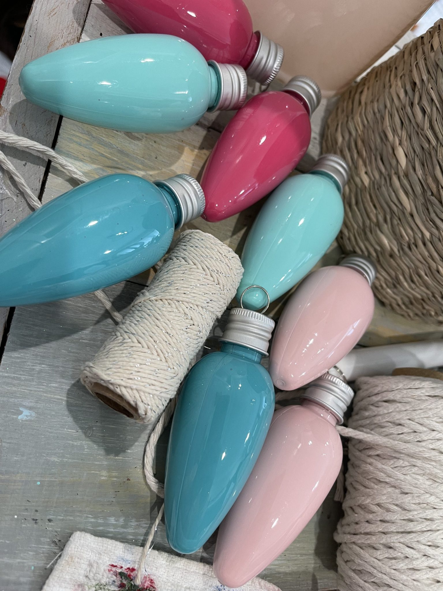 diy tangled christmas lights sign - Re-Fabbed