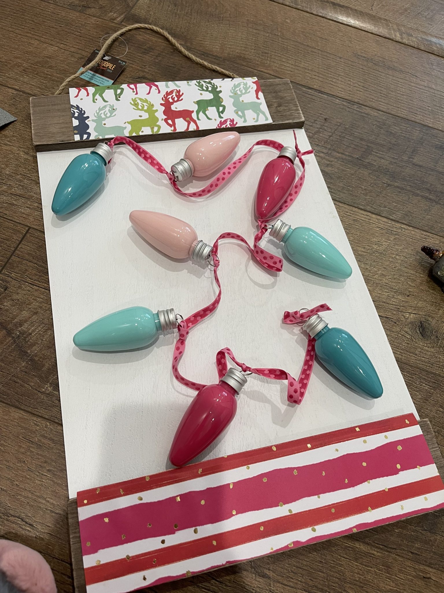 diy tangled christmas lights sign - Re-Fabbed