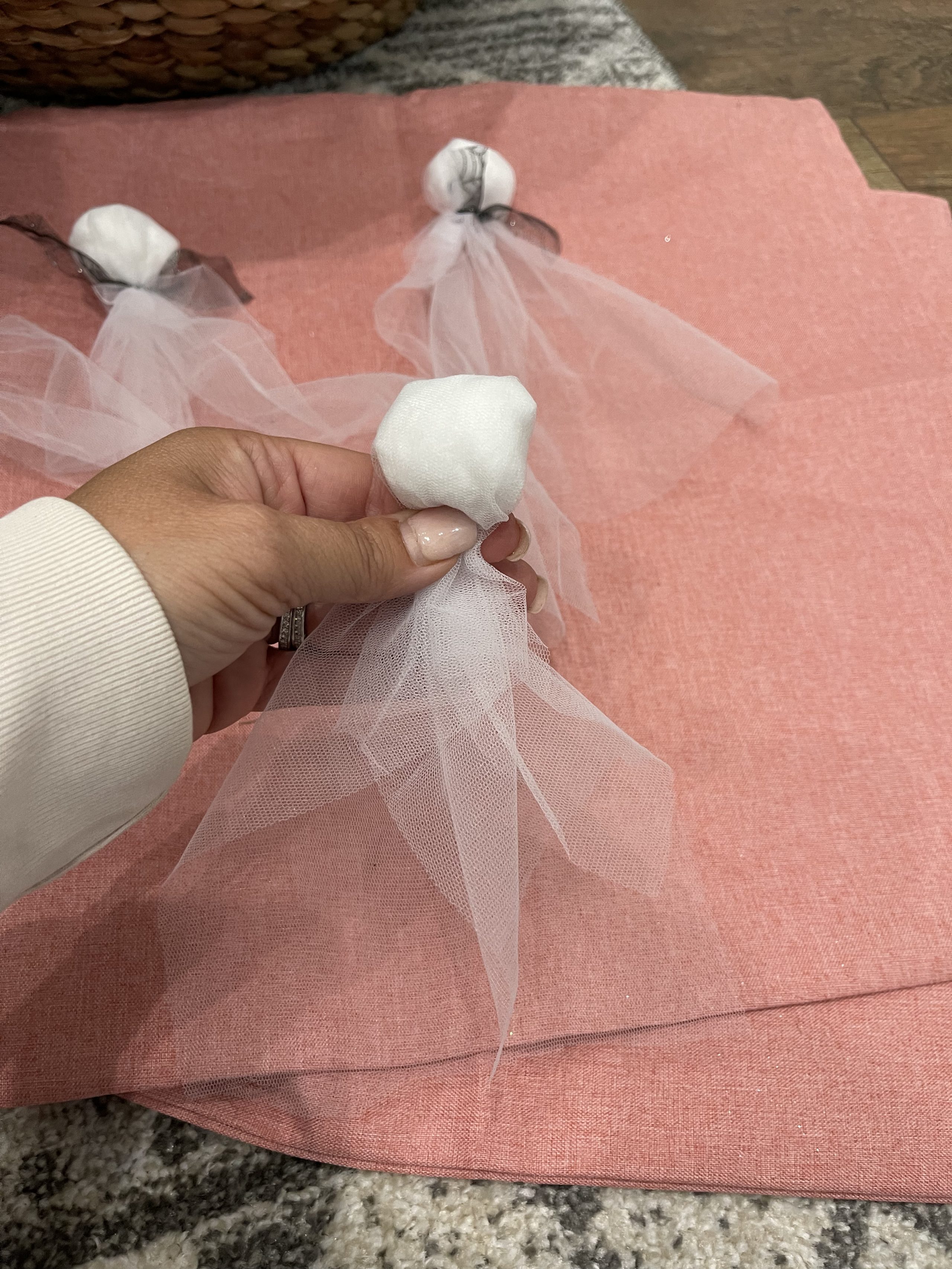 diy halloween ghost pillow - Re-Fabbed