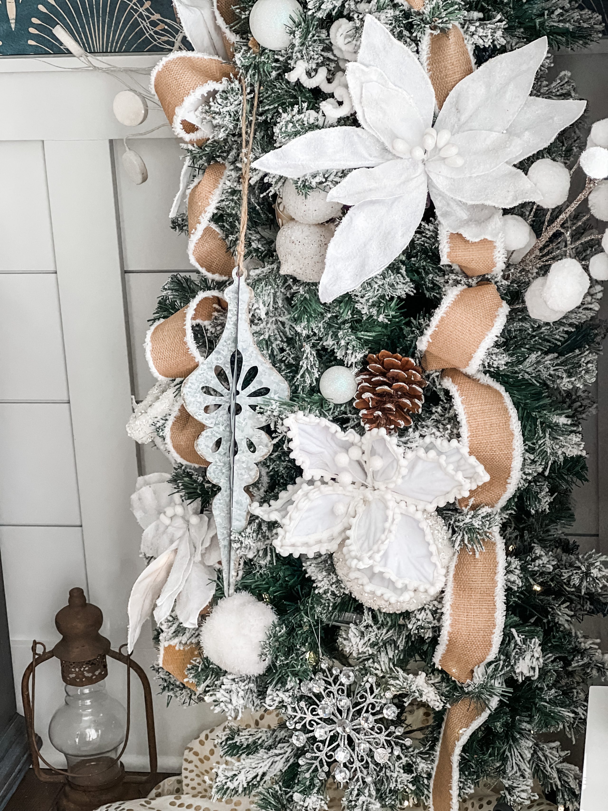 winter theme christmas dining room - Re-Fabbed