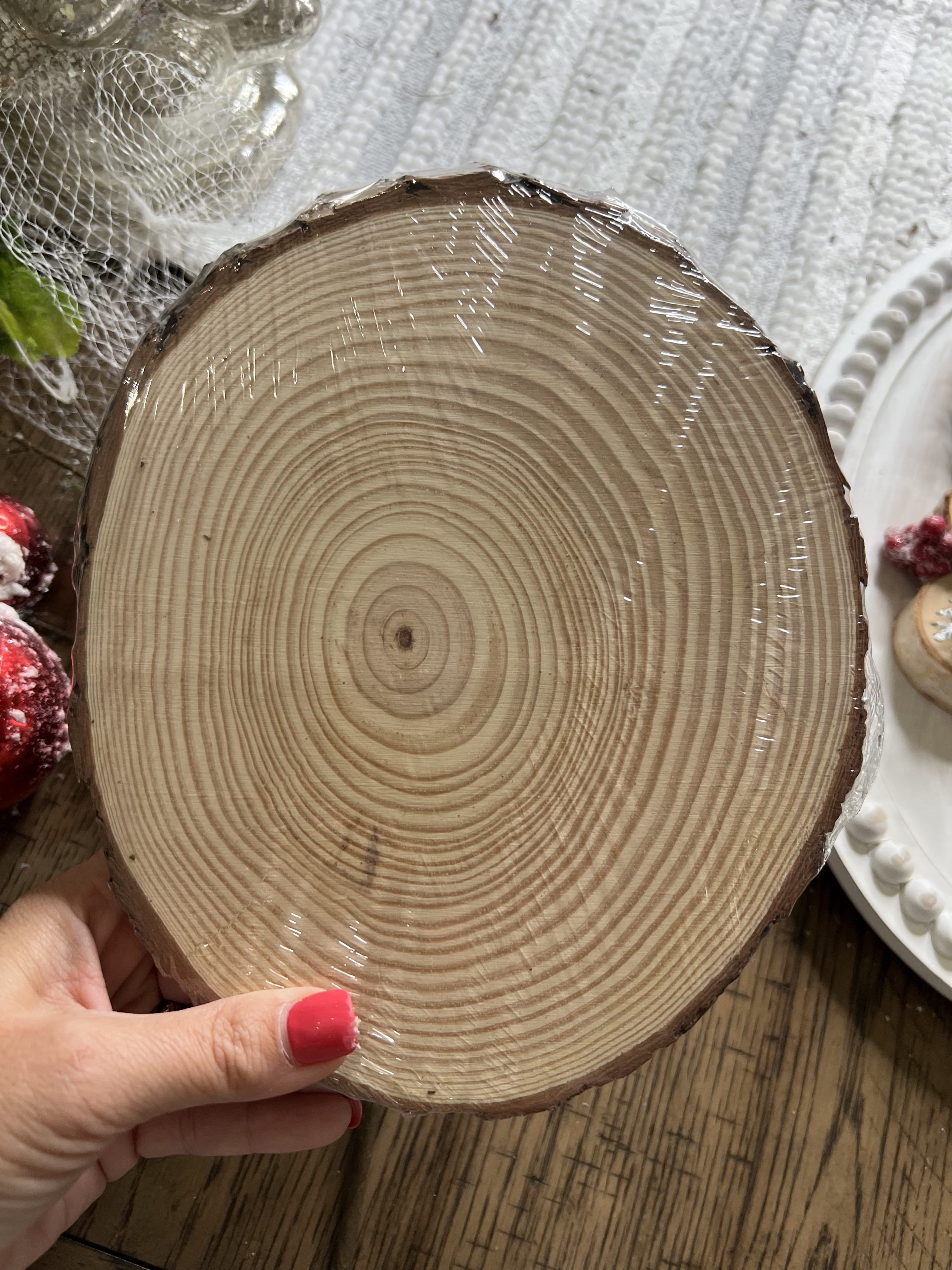 diy wood slice Christmas tree decor - Re-Fabbed