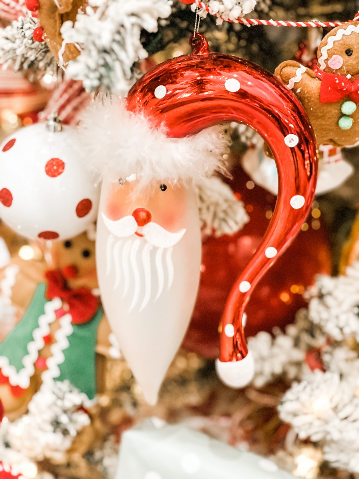 red and white christmas tree with gingerbread - Re-Fabbed