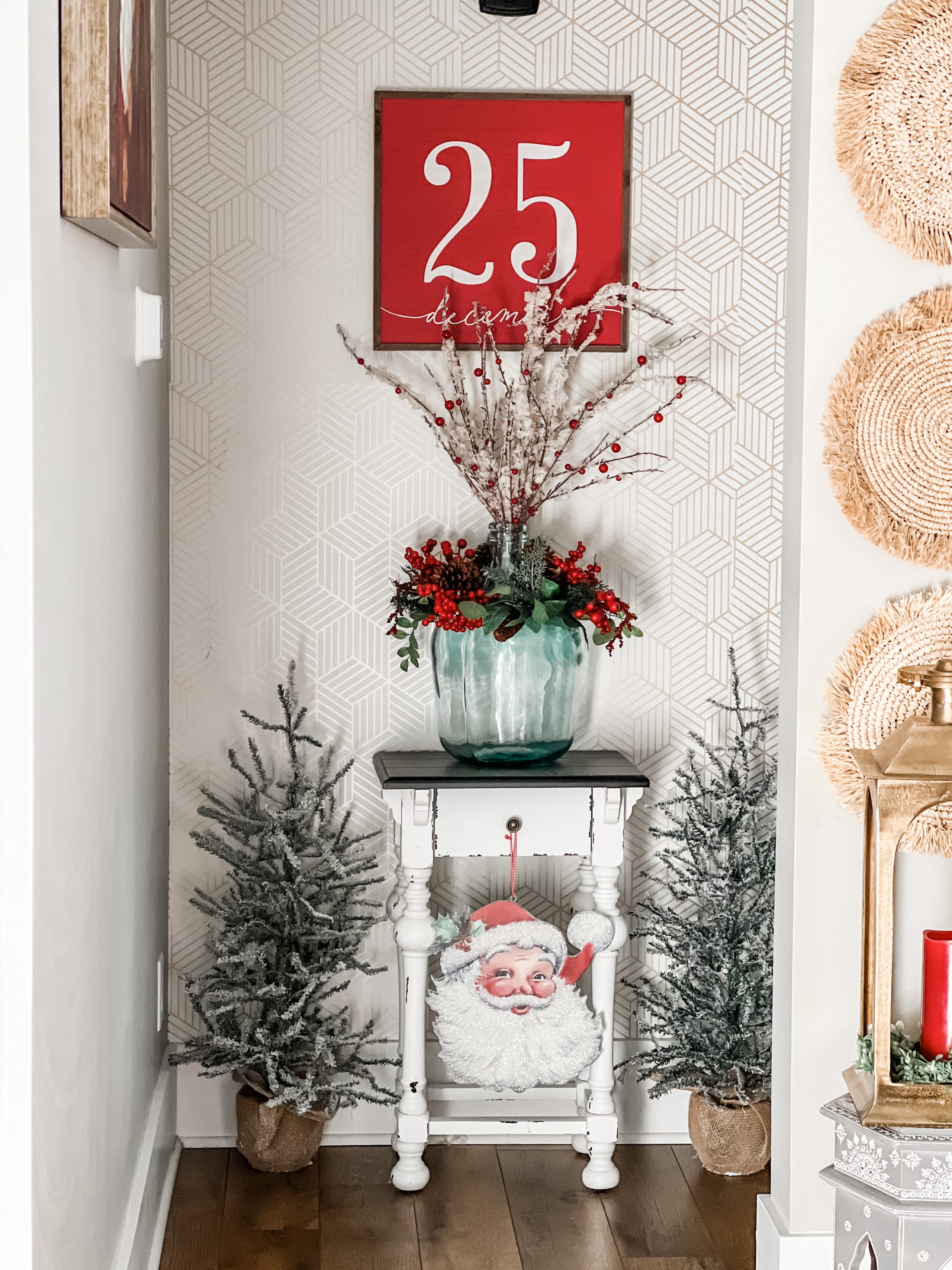 hallway nook christmas decor - Re-Fabbed