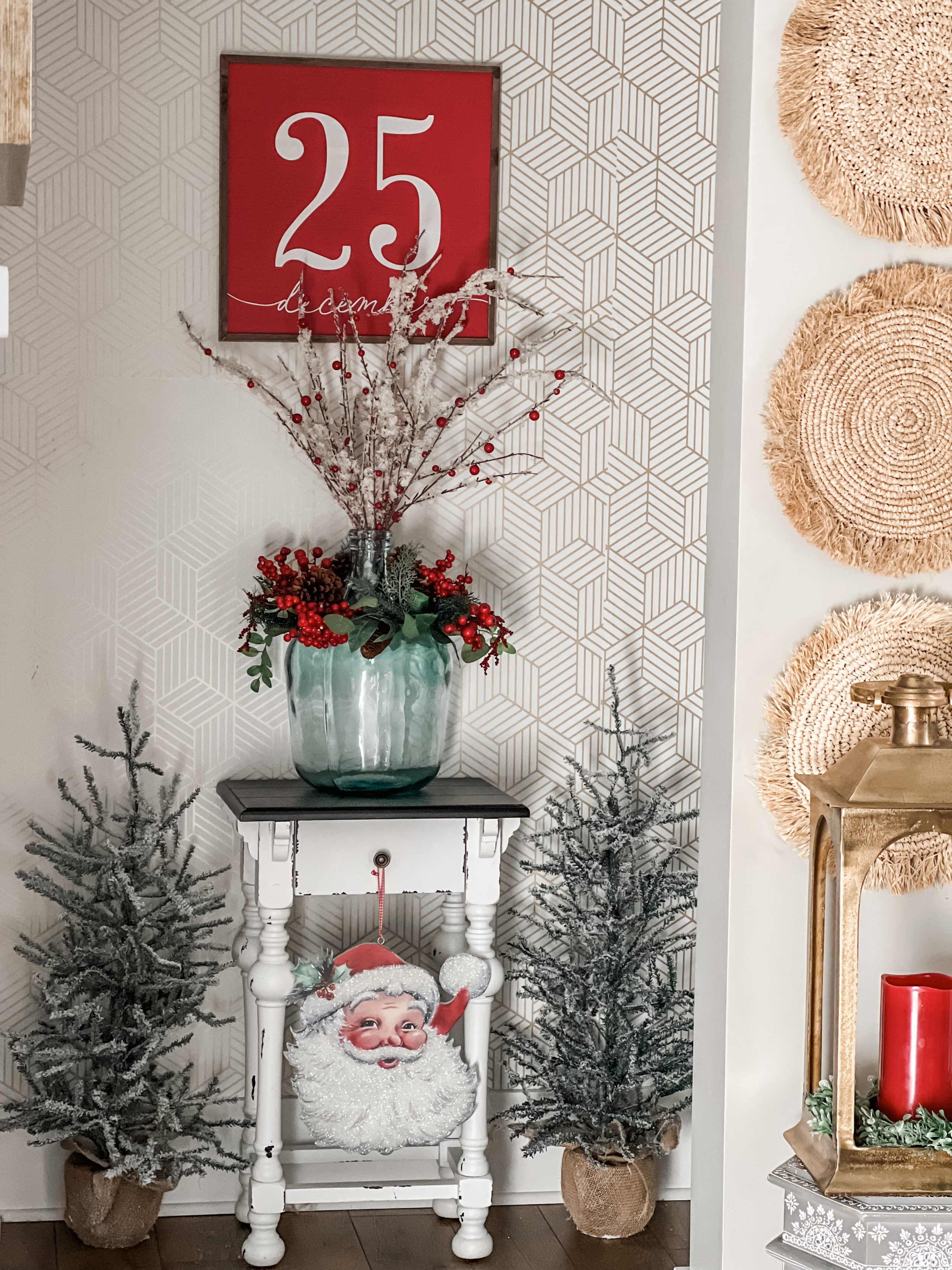 hallway nook christmas decor - Re-Fabbed
