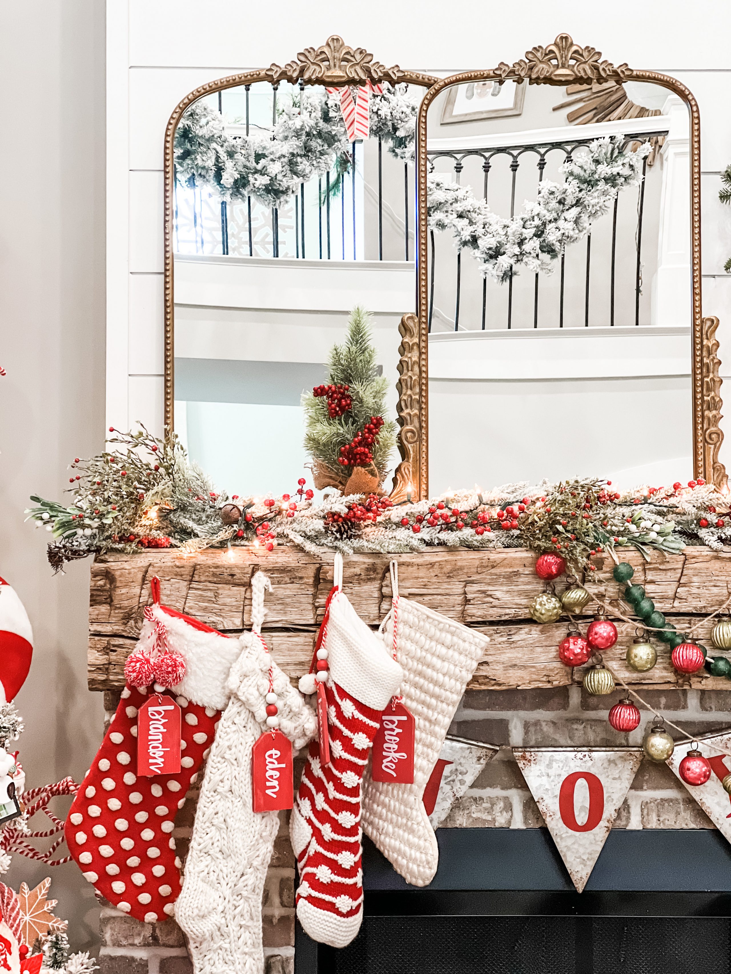 traditional styled christmas mantel - Re-Fabbed
