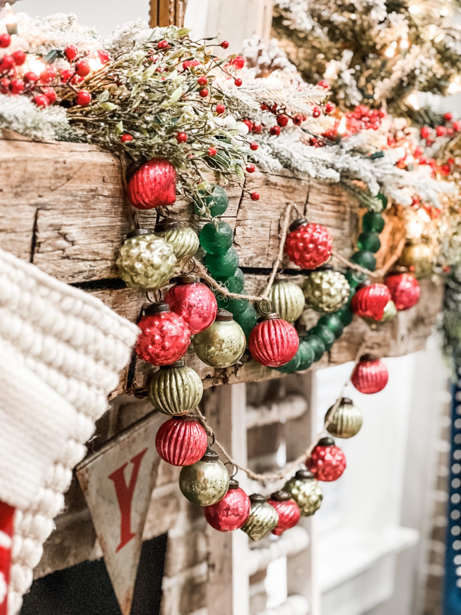 traditional styled christmas mantel - Re-Fabbed