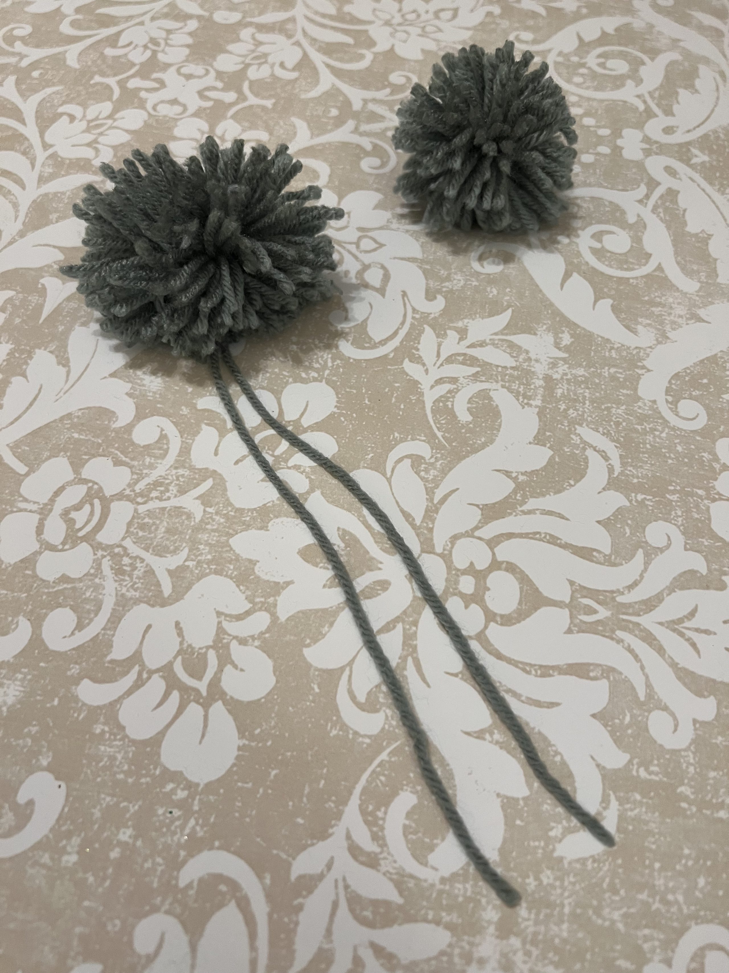 how to make a pom pom - Re-Fabbed