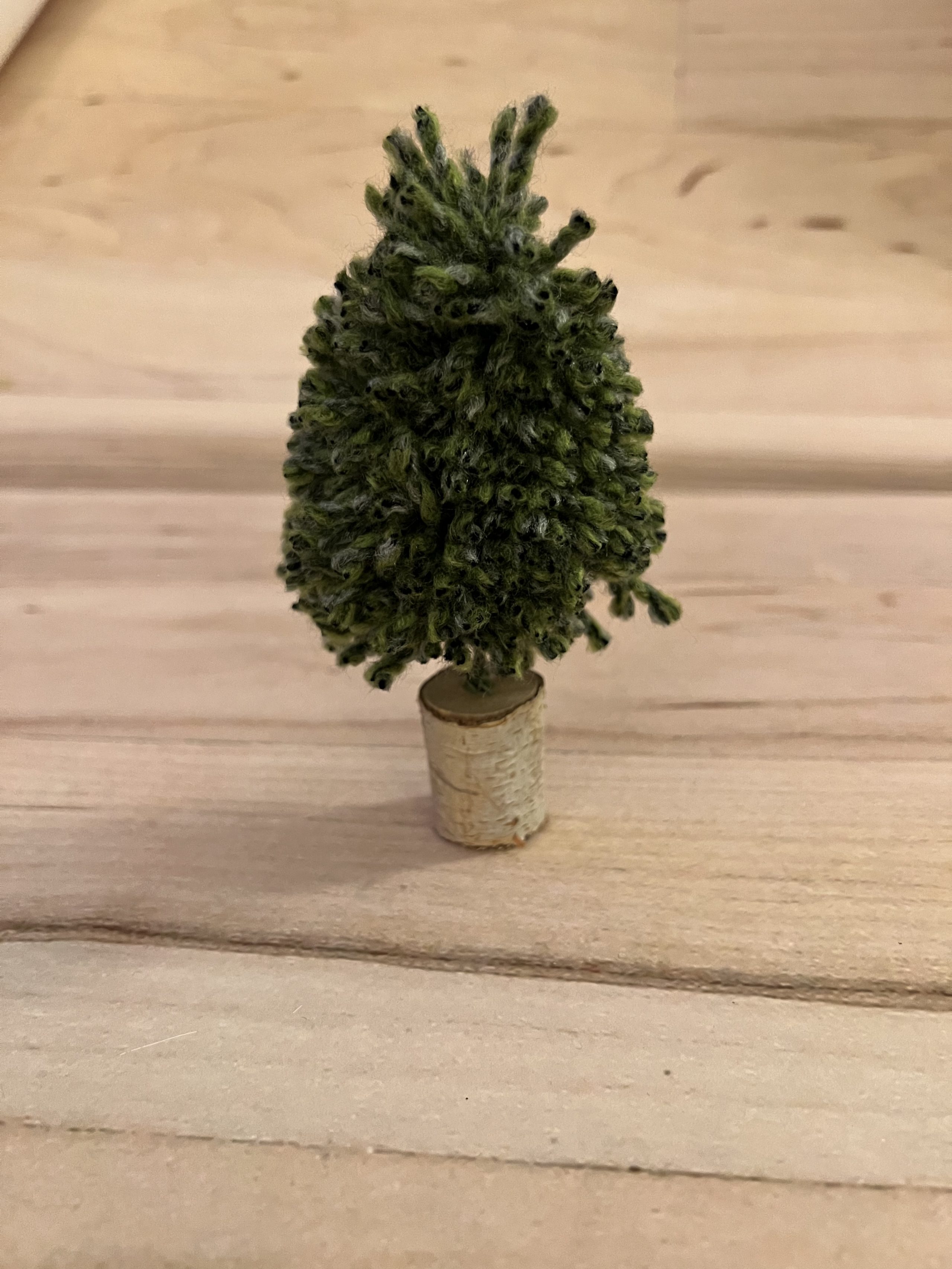 diy yarn christmas trees - Re-Fabbed