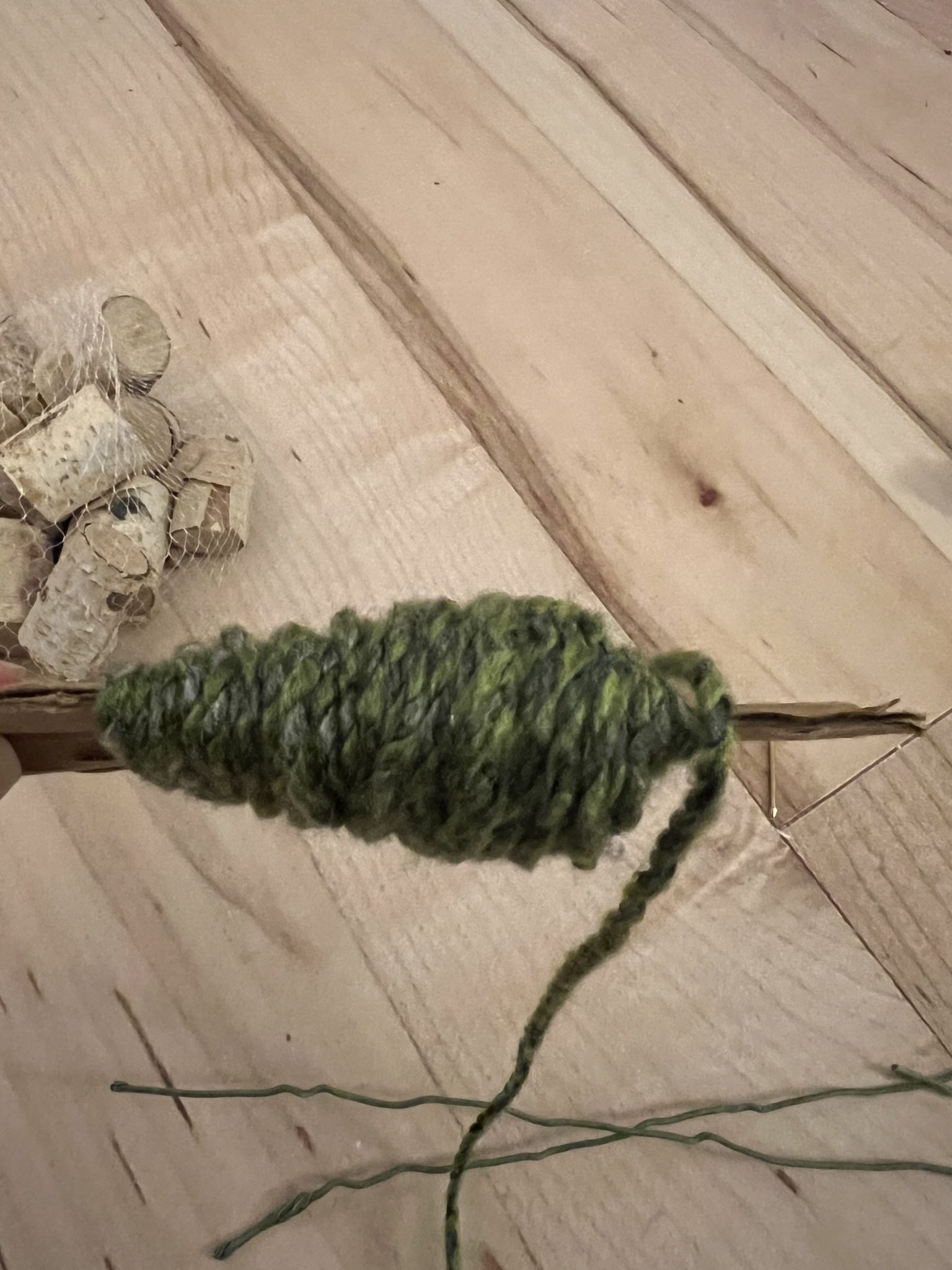 diy yarn christmas trees - Re-Fabbed