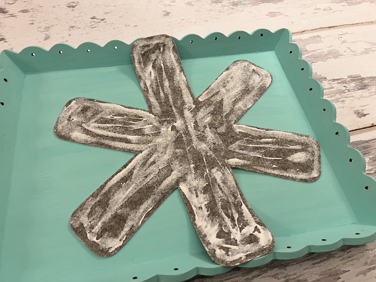 diy snowflake tray with pan protectors - Re-Fabbed