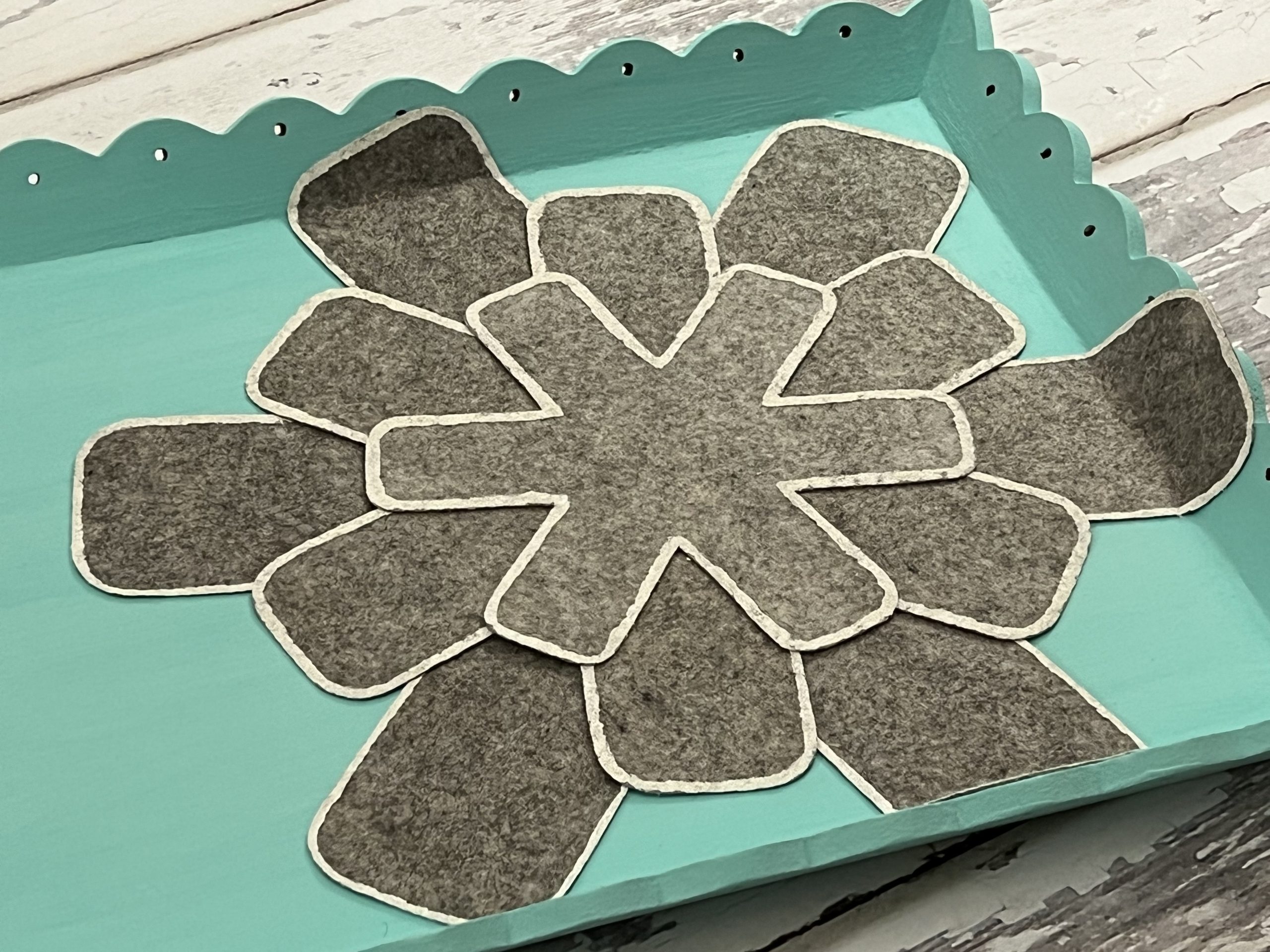 diy snowflake tray with pan protectors - Re-Fabbed