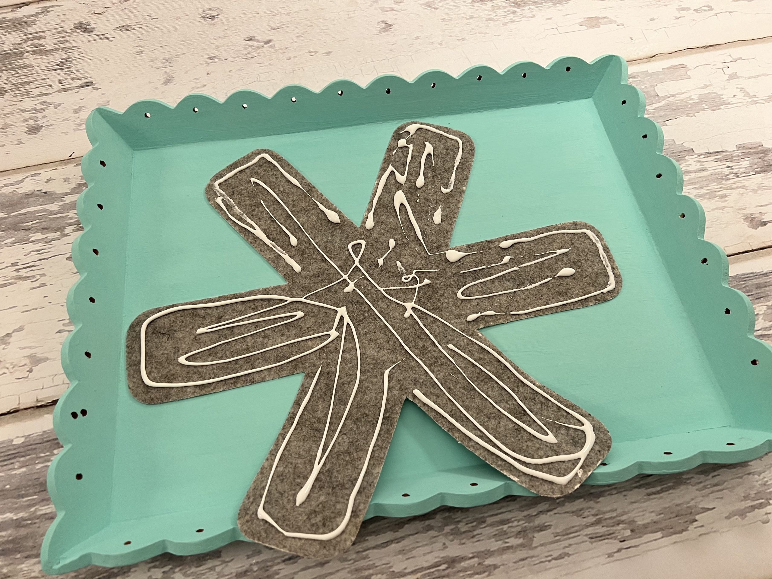 diy snowflake tray with pan protectors - Re-Fabbed