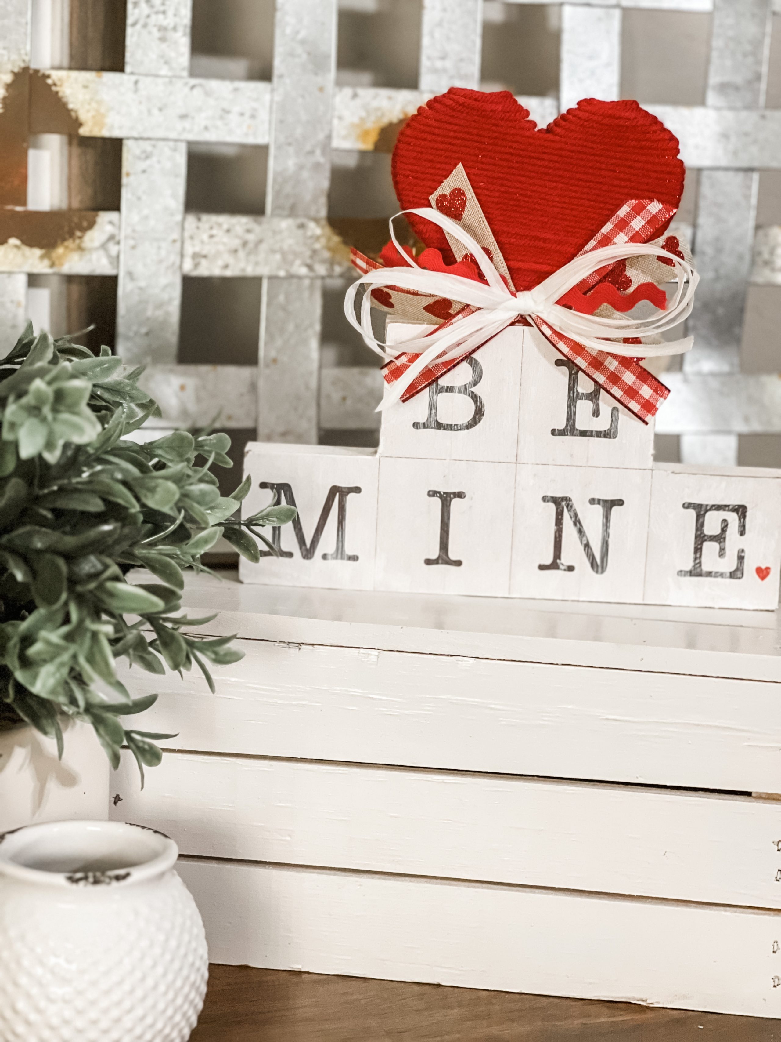 dollar tree valentine sign makeover - Re-Fabbed