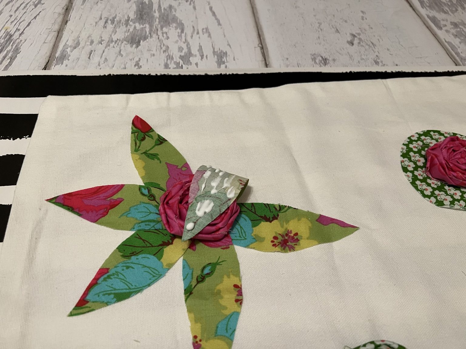 diy fabric flower pillow cover - Re-Fabbed