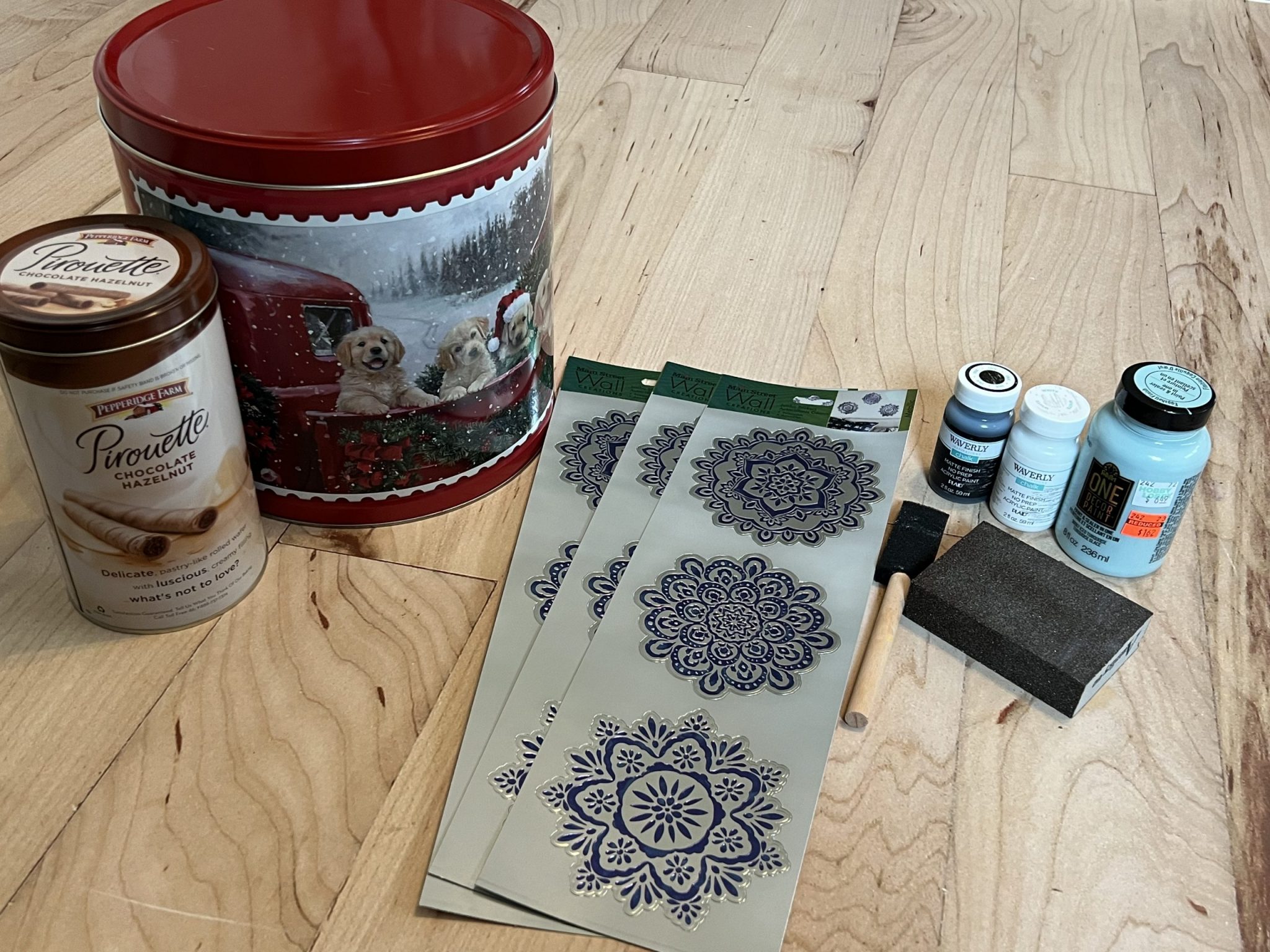 diy popcorn tin makeover - Re-Fabbed