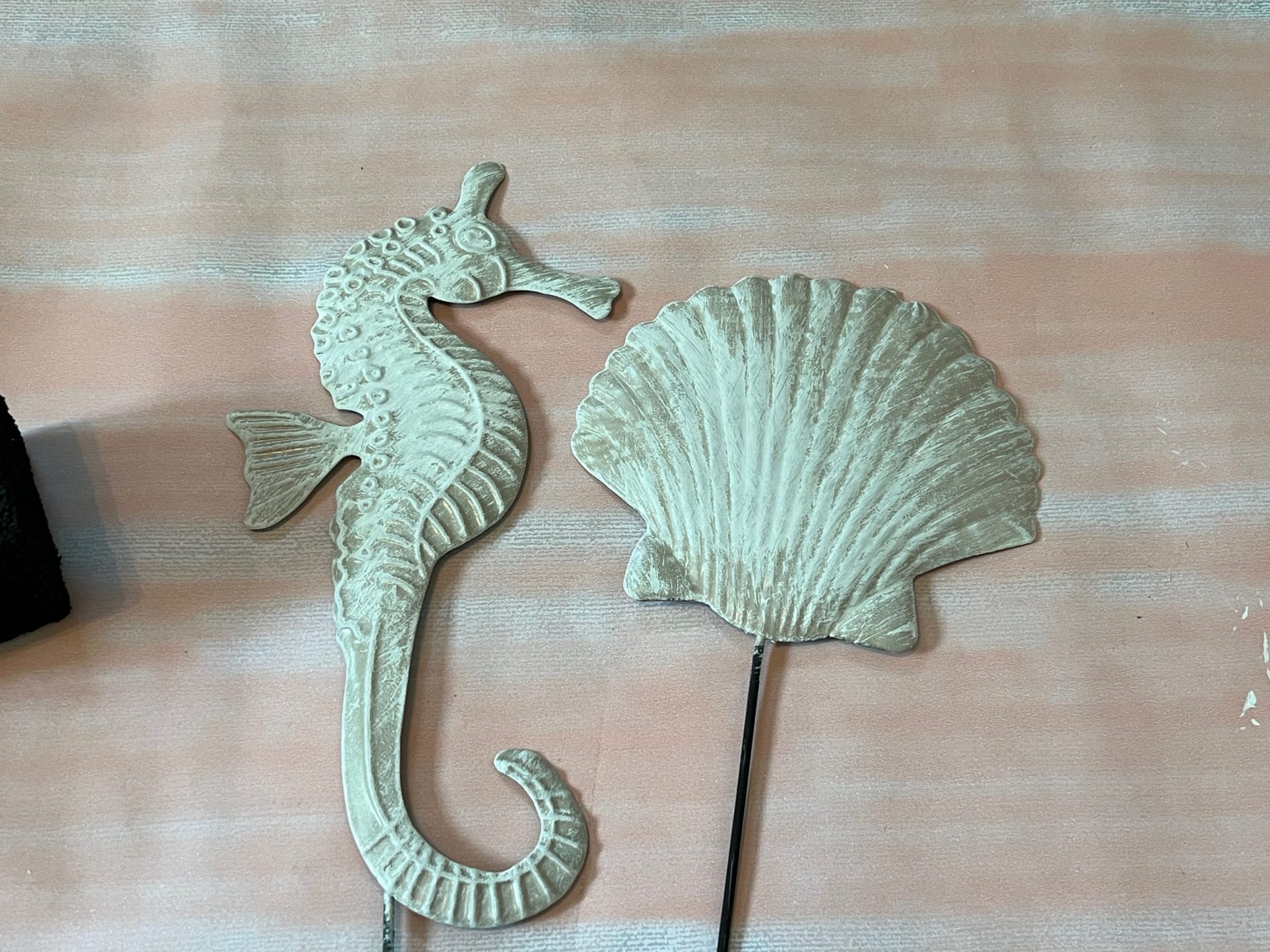 how to make dollar tree coastal decor using a garden stake - Re-Fabbed