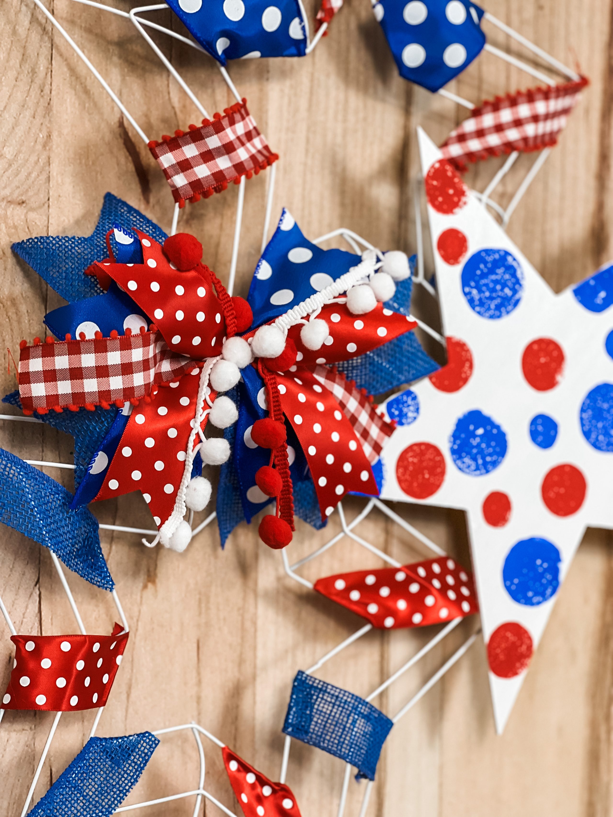 how to make a diy patriotic door hanger - Re-Fabbed