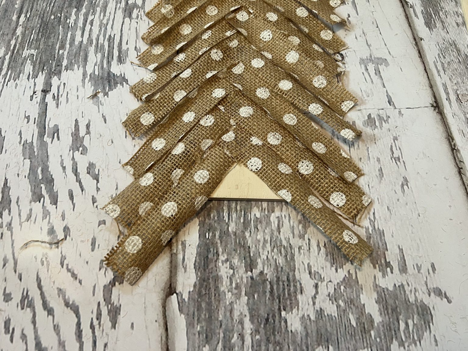 how to make diy scrap fabric christmas tree wreath - Re-Fabbed